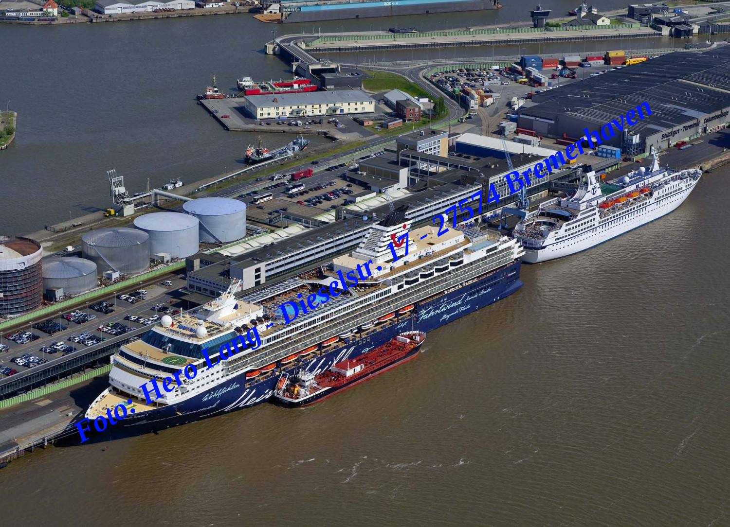 Mein Schiff 1 am Kreuzfahrt-Terminal Bremerhaven Columbuskaje